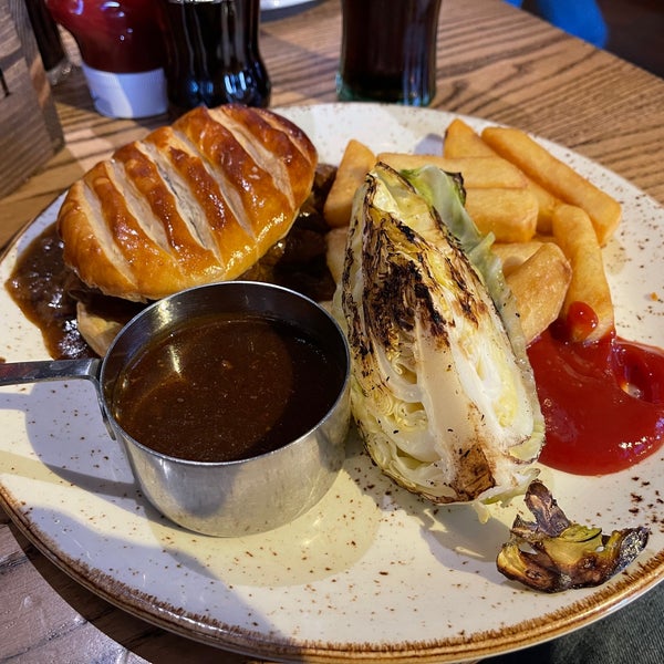 The Beehive Inn - Pub in Edinburgh