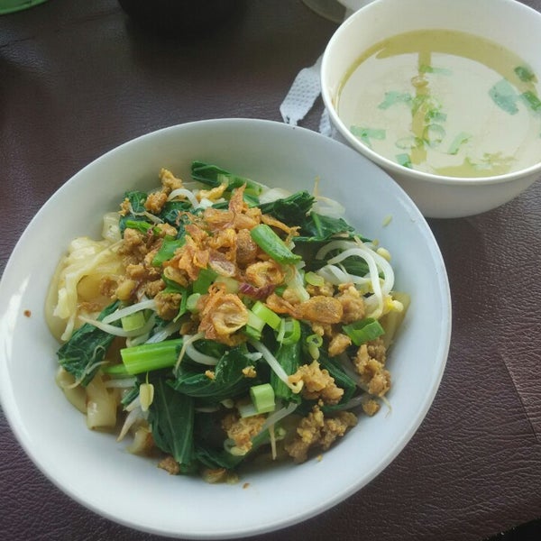 Bakmi Ayam Bangka Asiung - Noodle Restaurant