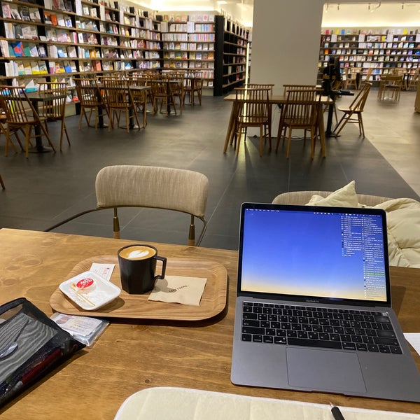 Cafe Comma - Coffee Shop in 강남구