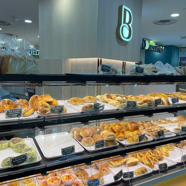 Kent Ridge MRT Station (CC24)