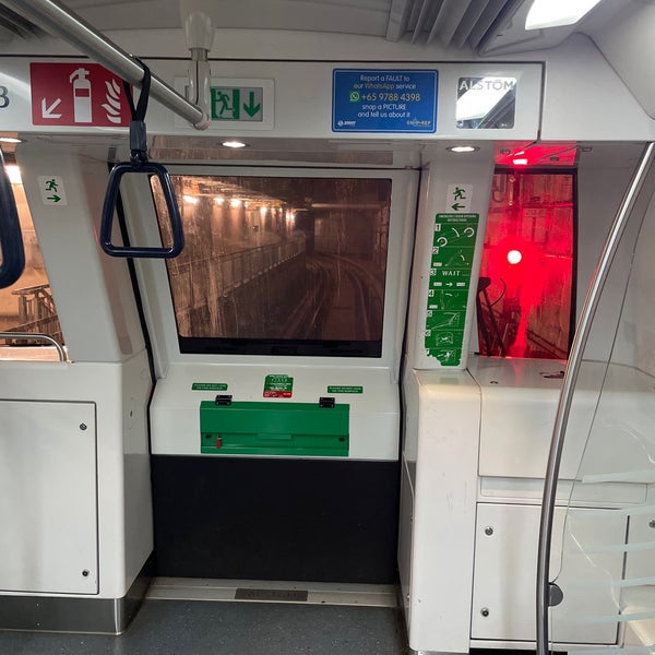 Photos at HarbourFront MRT Interchange (NE1/CC29) - Metro Station in ...