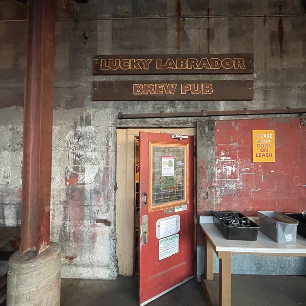Lucky Labrador Brew Pub - 44 tips from 3689 visitors