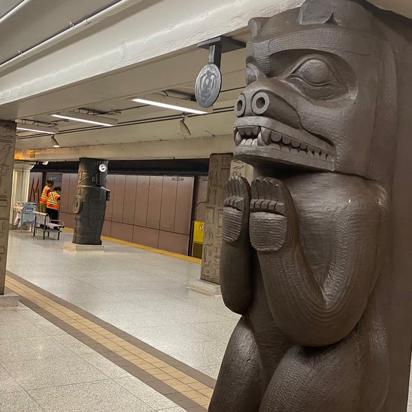 Museum Subway Station - Metro Station in Toronto