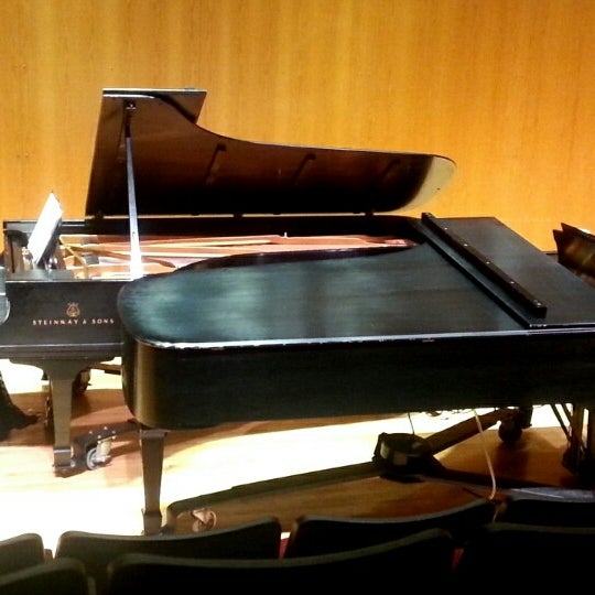 Ferguson Hall - University - 3 tips from 326 visitors