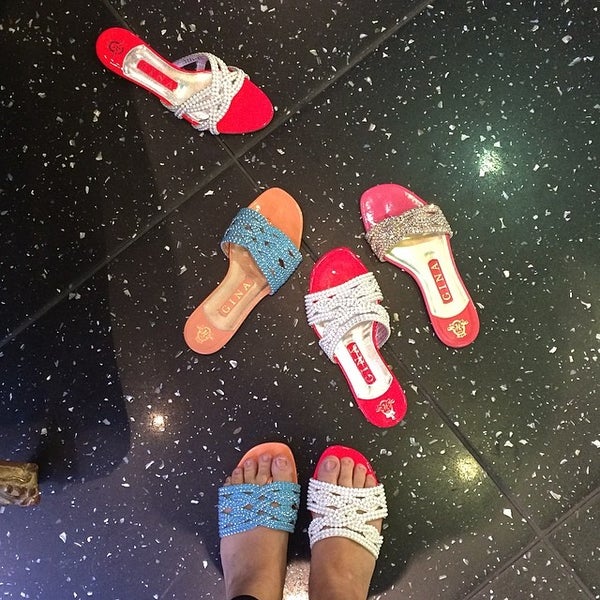 Gina - Shoe Store in London