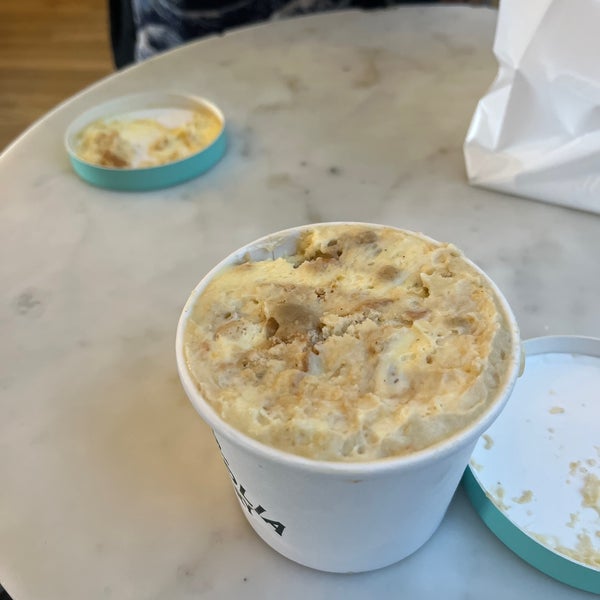 Magnolia Bakery - Bakery in Lincoln Square