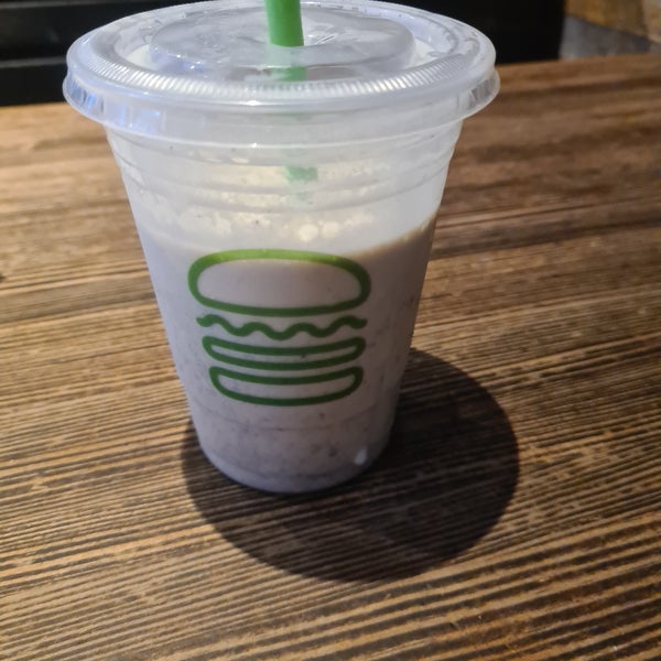 Shake Shack - Burger Joint in Penn Quarter