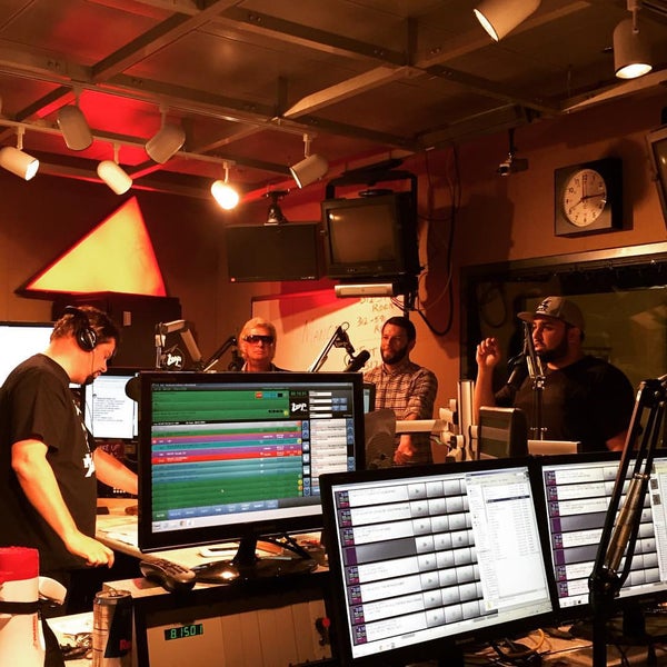 97.9 FM The Loop - Radio Station in Chicago