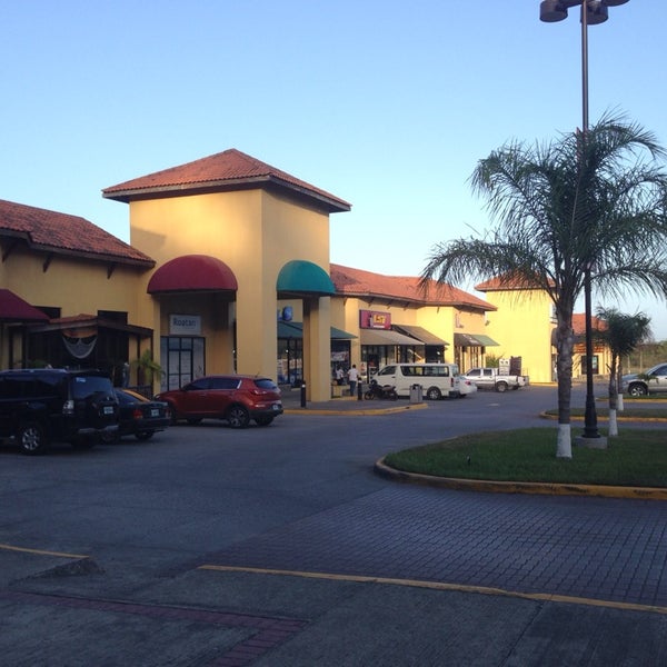 Mall MegaPlaza - Shopping Mall in Roatán