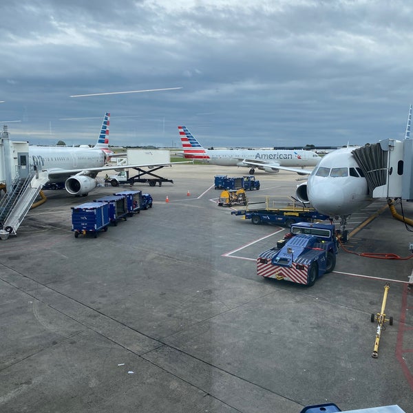 Gate C16 - Airport Gate