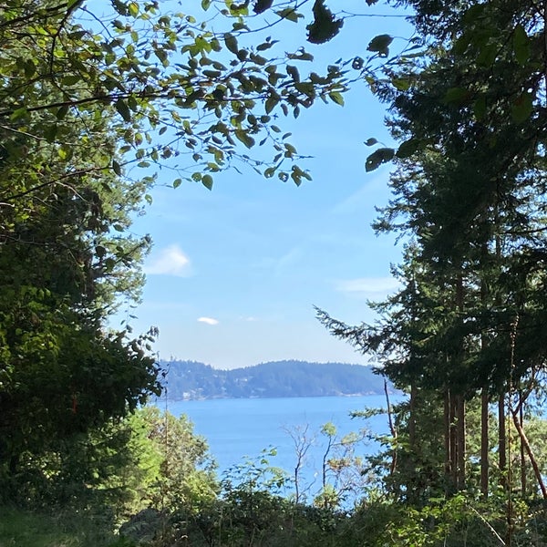 Dorman Point - Scenic Lookout in Bowen Island