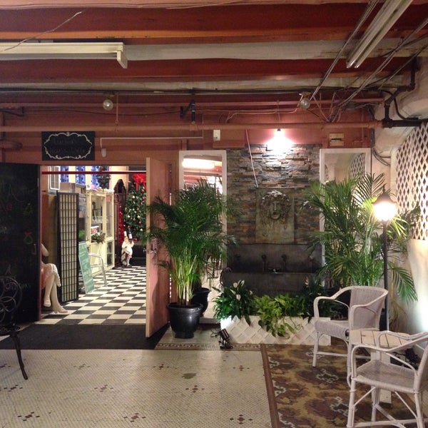The Historic Castle Inn - Delaware Water Gap, PA