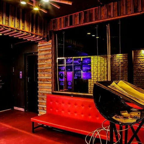 rude Lounge - Viman Nagar - Lounge in Pune