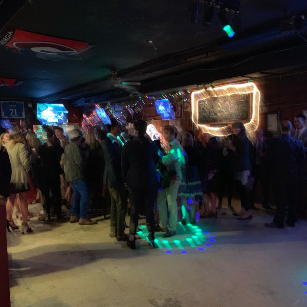 Nowhere Bar - 9 tips from 881 visitors