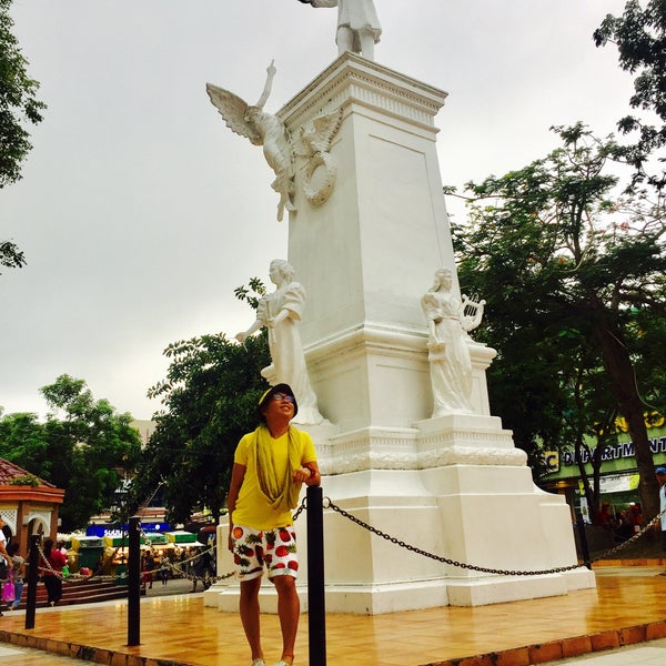 Plaza Rizal (Freedom Park) - Park in Naga