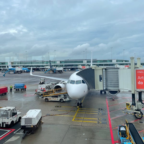 Gate D29 - Airport Gate