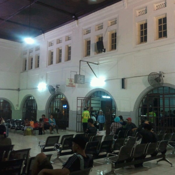 Stasiun Pasar Senen - Senen - 442 tips