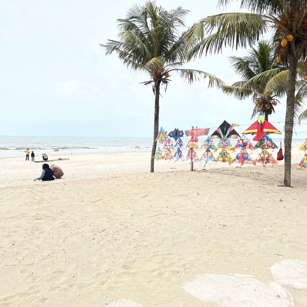 Pantai Batu Hitam (Beach) - 53 tips from 5743 visitors