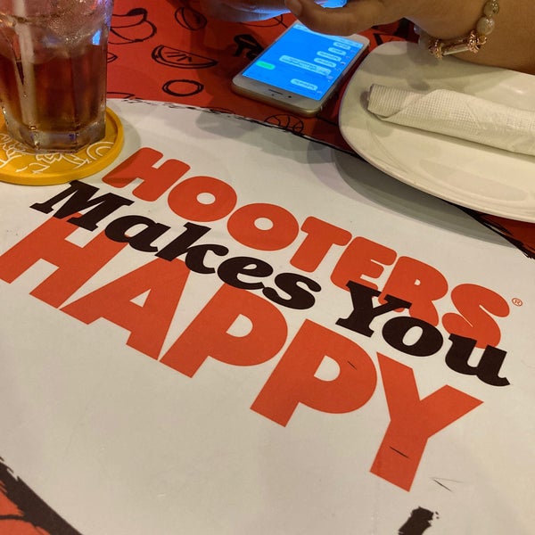 Hooters - American Restaurant in วัฒนา