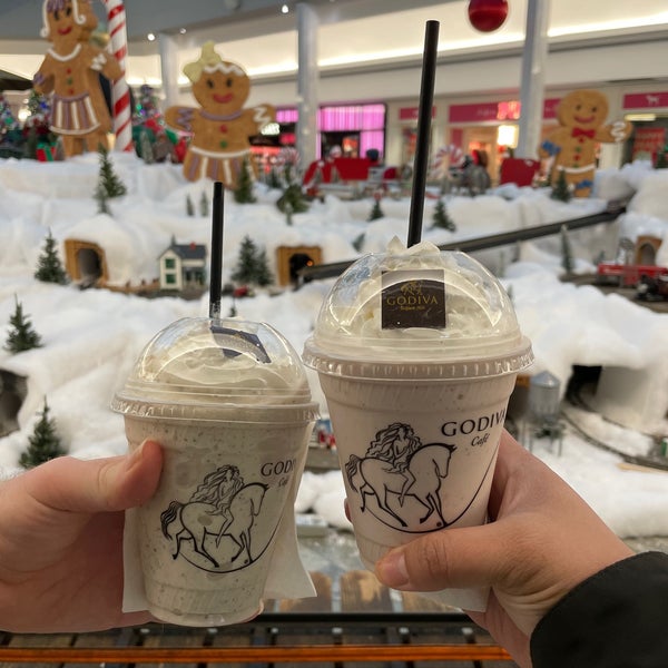 Photos at Apple Lakeside Shopping Center - Electronics Store in Metairie