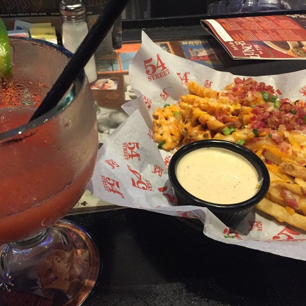 54th Street Restaurant & Drafthouse - Bar