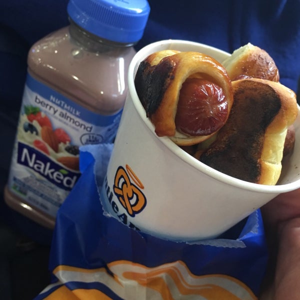 Photos at Gate A26 (Now Closed) - Airport Gate in Newark Airport and ...