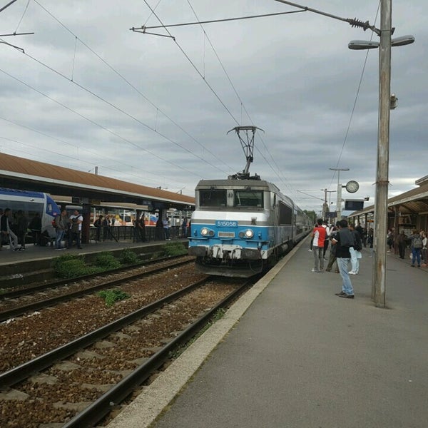 Photos at Gare SNCF de Creil - Place Charles de Gaulle