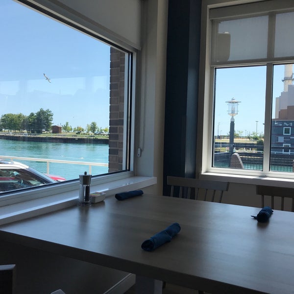 Holiday Inn Harborview - Port Washington - 7 tips from 253 visitors