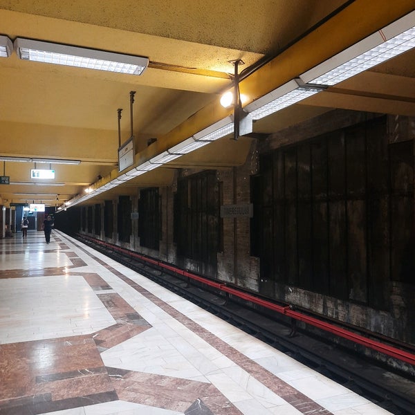 Metrou M2 Tineretului - Metro Station in București