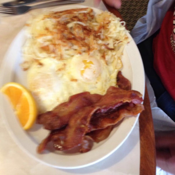 Family Table Restaurant - 6598 W Brown Deer Rd