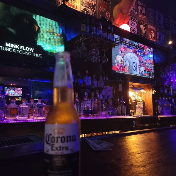 Prime Time Pub - Dive Bar