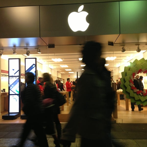Photos at Apple Oakbrook - Electronics Store in Oak Brook