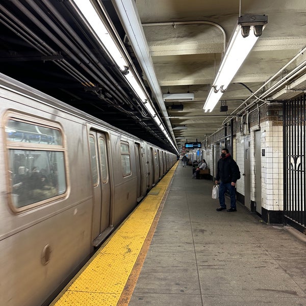 L Subway Platform