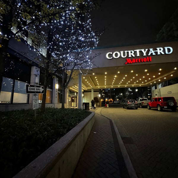 Courtyard by Marriott Toronto Downtown - Church and Wellesley - 475 ...