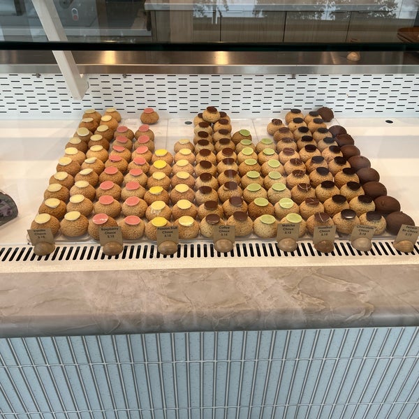 Mari Bakeshop - Bakery in Calgary