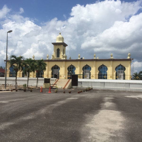 Makam Sultan Mahmud Mangkat Dijulang - Mosque