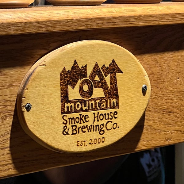 Moat Mountain Smoke House & Brewing Co. - 137 tips from 3296 visitors