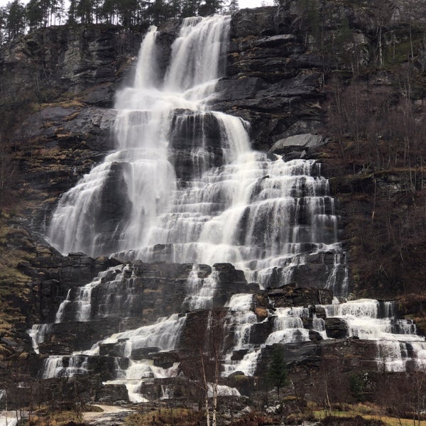 Tvindefossen - River