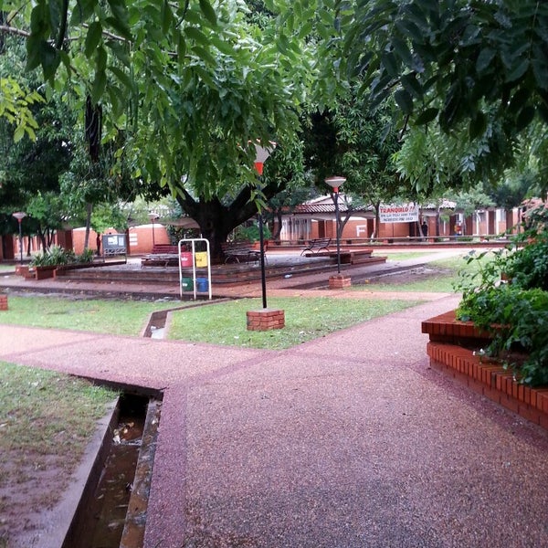 Facultad de Ingeniería (FIUNA) - College Engineering Building in Villa ...