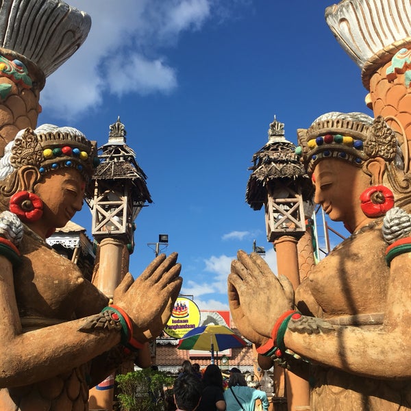 Photos at Isdaan Floating Restaurant - 84 tips