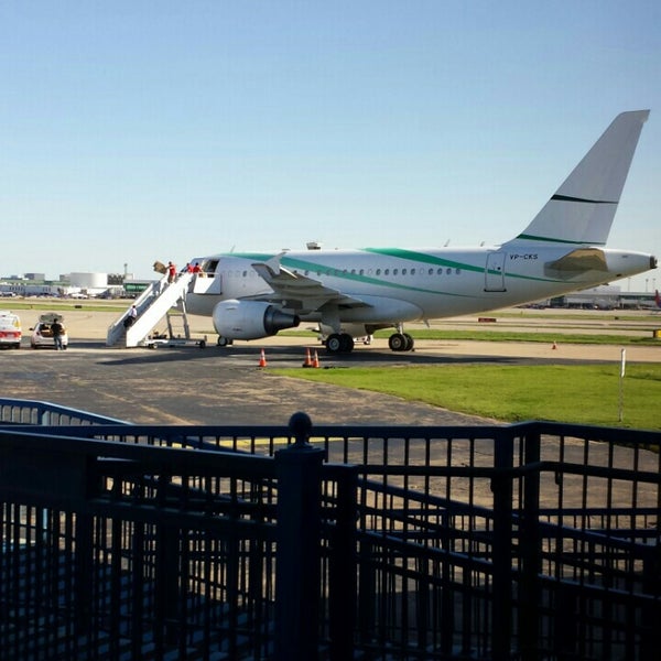 Landmark Aviation Dallas Love Field (Now Closed) - Airport Terminal