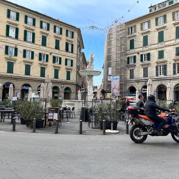 Piazza Colombo - Plaza in Centro Est
