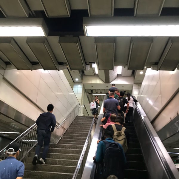 Tiong Bahru MRT Station (EW17) - Central Region - 12 tips from 7429 ...