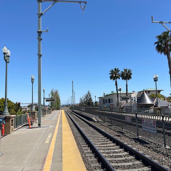 San Carlos Caltrain Station - 20 tips from 3253 visitors