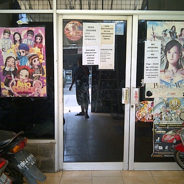 perempatan jembatan besi pelbak - Road in Tambora