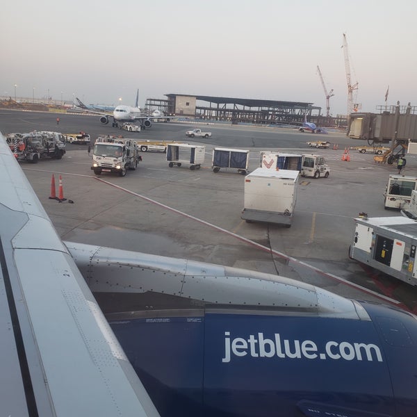 jetBlue Ticket Counter (Now Closed) - Newark Airport and Port Newark ...