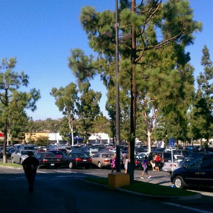 Montebello Mart Shopping Center - Clothing Store in Montebello