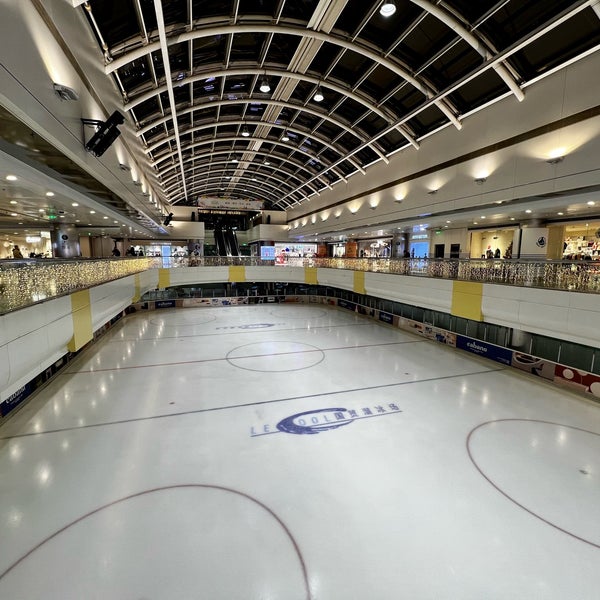 Le Cool Ice Rink 国贸溜冰场 - Yong'anli - 6 tips from 220 visitors