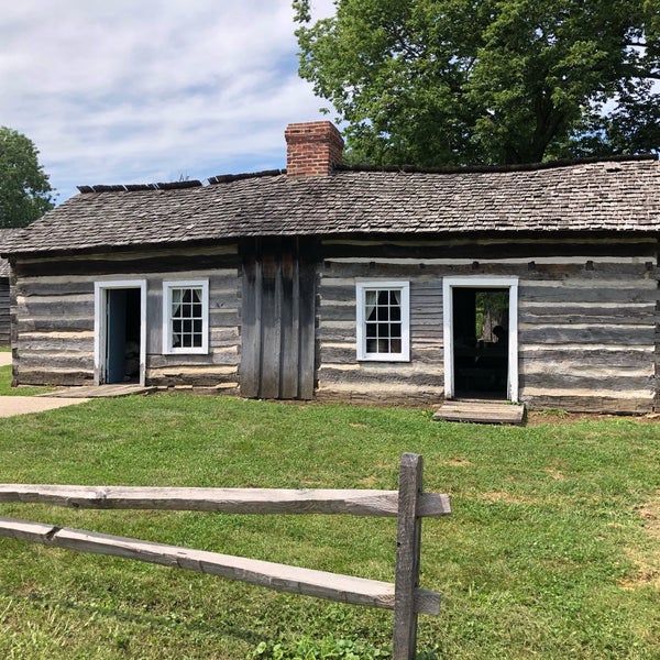Lincoln Log Cabin - Historic and Protected Site