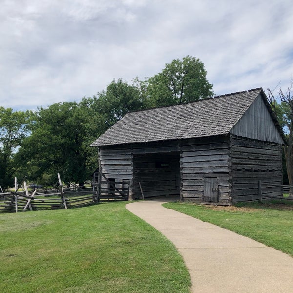 Lincoln Log Cabin - Historic and Protected Site